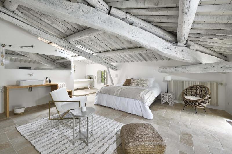 20 Best Hotels in Luberon (Luxury, Boutique, Charming)