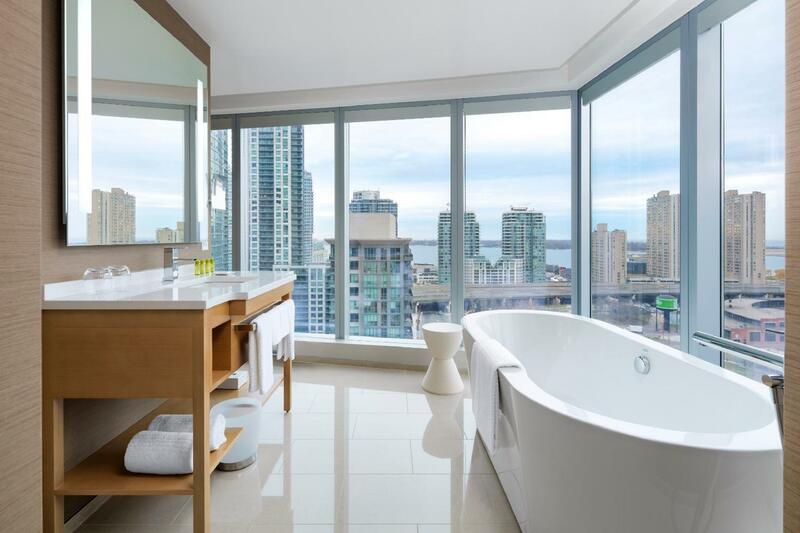 20 Best Hotels in Toronto (Luxury, Boutique, Coolest)