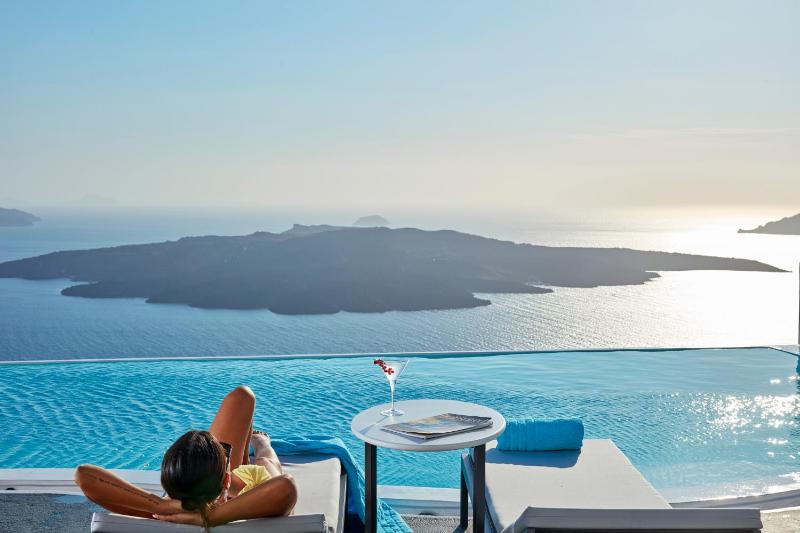 20 Best Hotels in Santorini (Luxury, 5-Star)